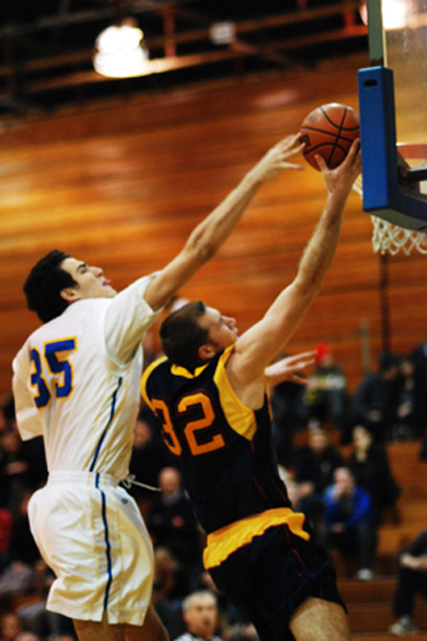 Weekend split for Queen’s basketball - The Queen's Journal