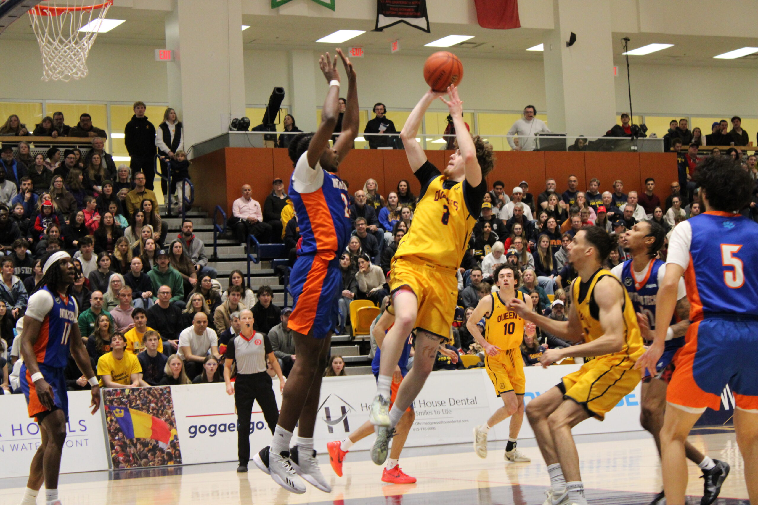 Men’s Basketball keeps title hopes alive, advancing to OUA ...